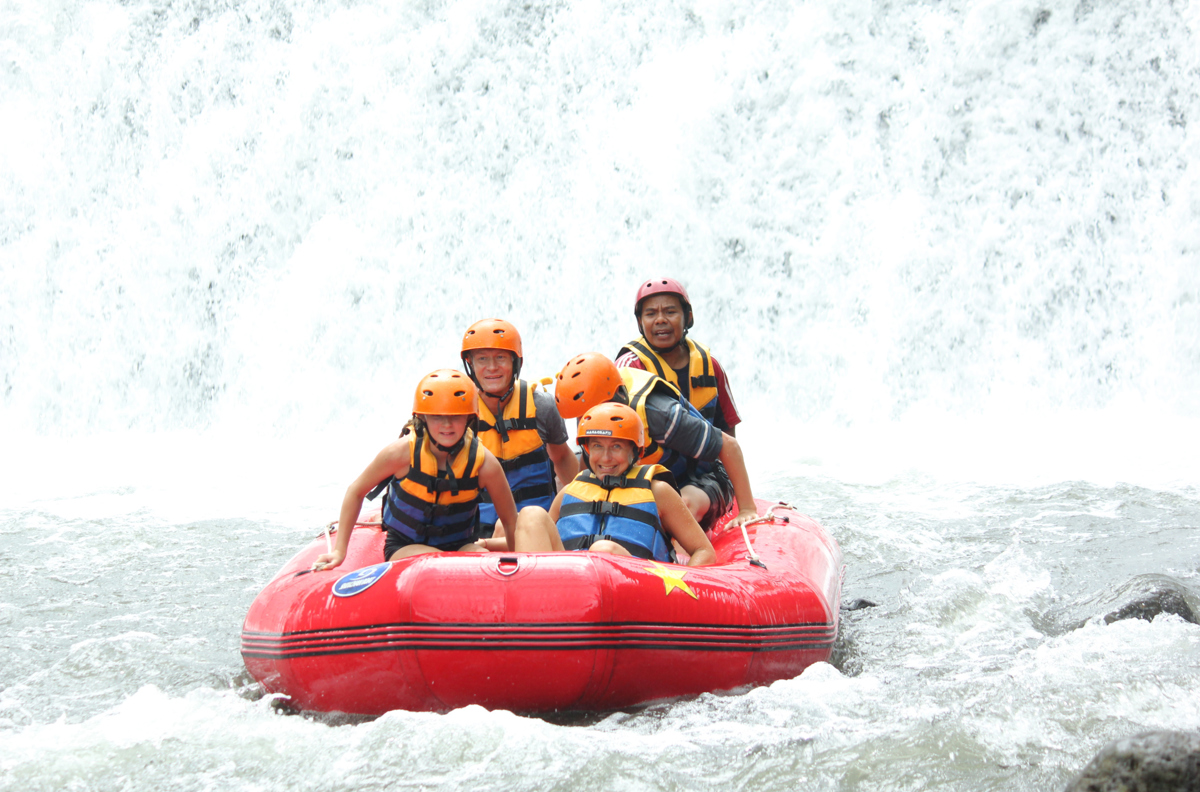 Autentiske Oplevelser i Payungan Village: Rafting & Rismarker